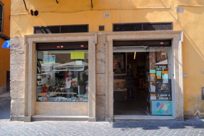 BEST ROME SOUVENIRS & BEST GIFTS FROM ROME GUIDE