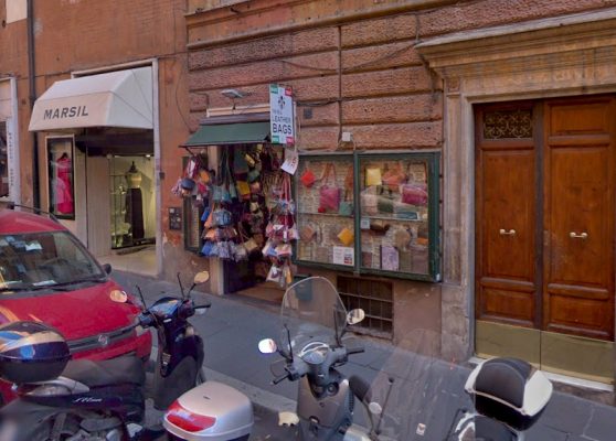 FIND THE BEST LEATHER SHOPS IN ROME ON THIS STREET!