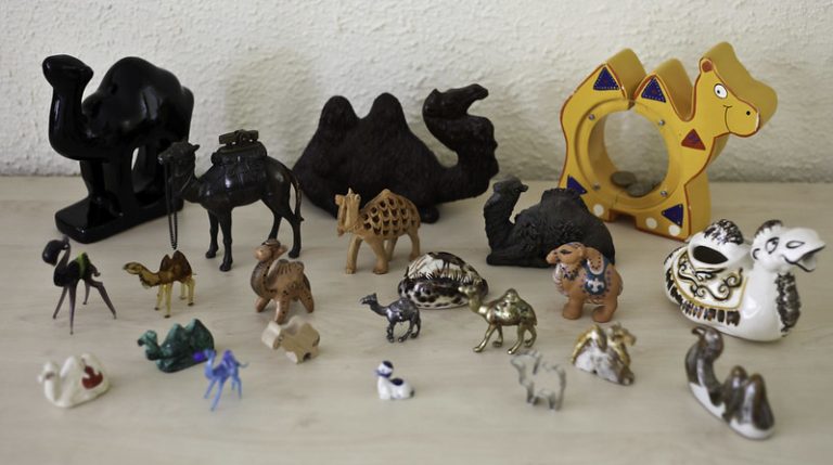 BEST THINGS PEOPLE COLLECT FOR TRAVEL SOUVENIRS