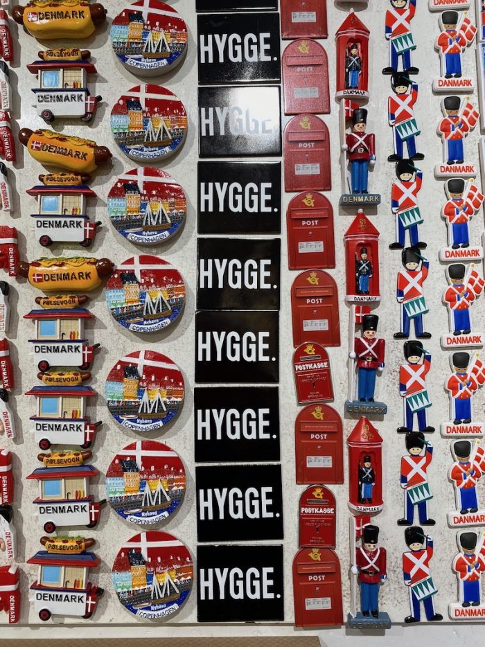 HOW TO DISPLAY TRAVEL SOUVENIRS & WHAT TO COLLECT!