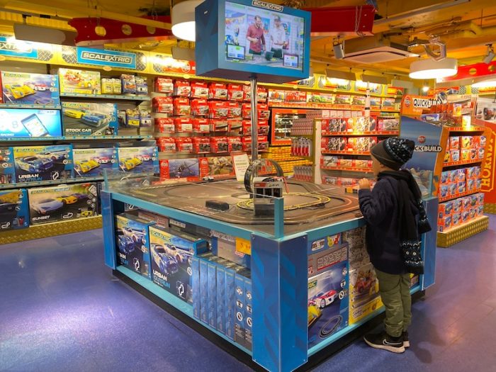 GUIDE TO HAMLEYS TOY SHOP LONDON - BEST TOY STORE