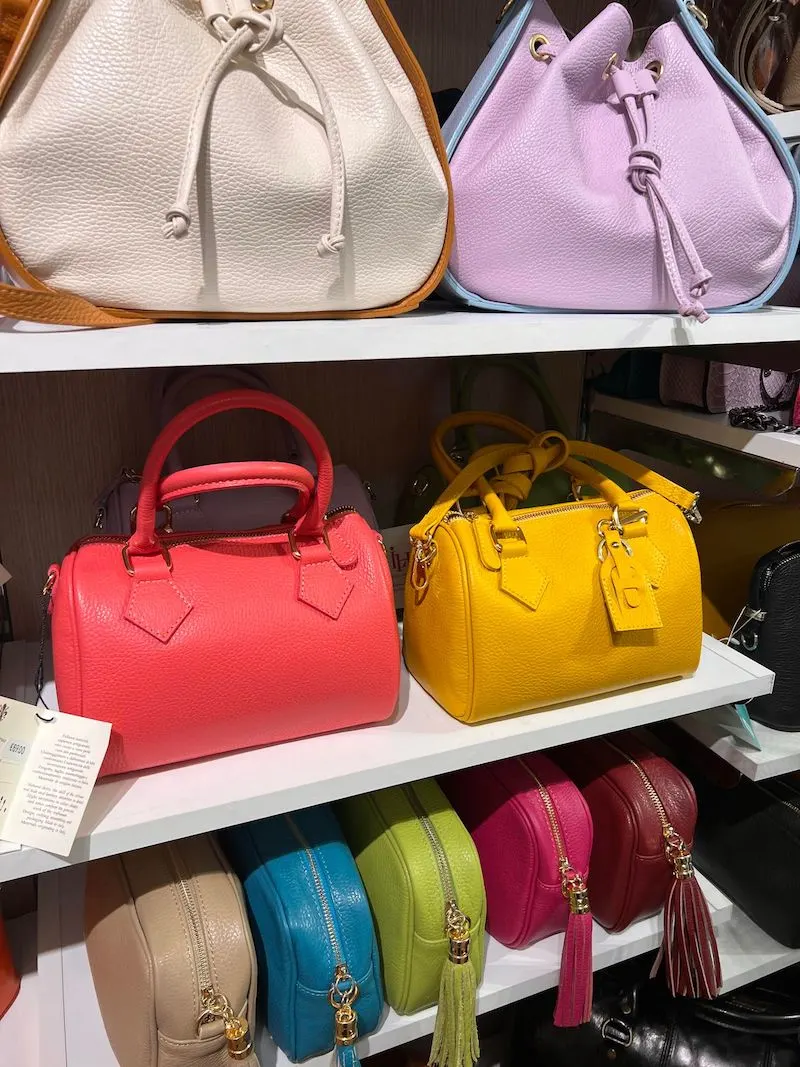 FIND THE BEST LEATHER SHOPS IN ROME ON THIS STREET!