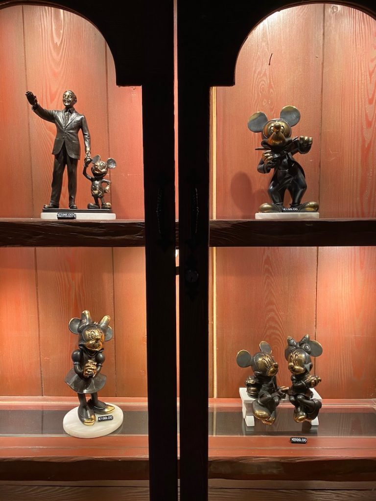 MERLIN L'ENCHANTEUR DISNEYLAND PARIS - SHOP GUIDE