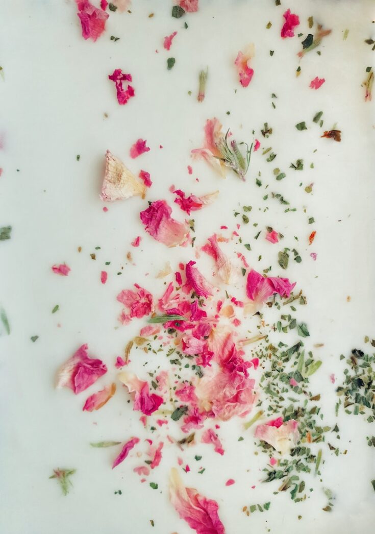 WHERE TO BUY EDIBLE ROSE PETALS FOR CAKES & DRINKS